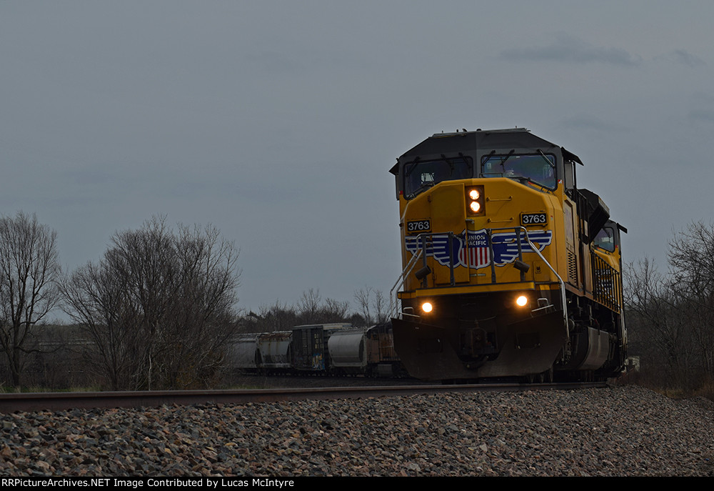 UP 3763 westbound UP manifest train